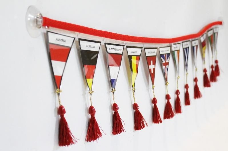 Flag strip 12 country flags